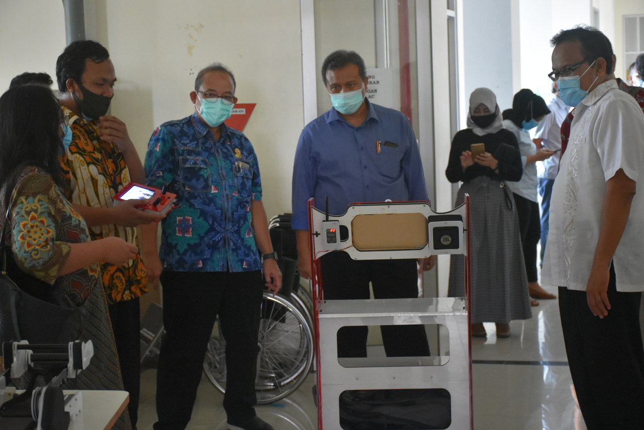 Undip Ciptakan Robot untuk Bantu Tenaga Medis Tangani Pasien Corona ...