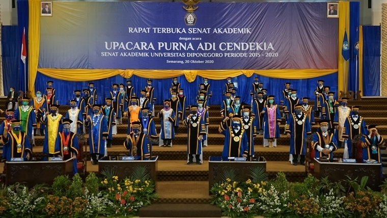 Upacara Purna Adi Cendekia Senat Akademik UNDIP