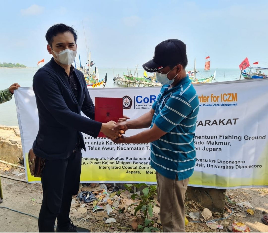 Tim Undip Memberikan Pelatihan Pemanfaatan GPS kepada Nelayan dalam ...