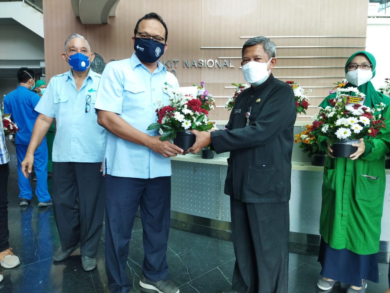 RSND Undip Terima Bingkisan Bunga Dari Dinas Pertanian dan Perkebunan ...
