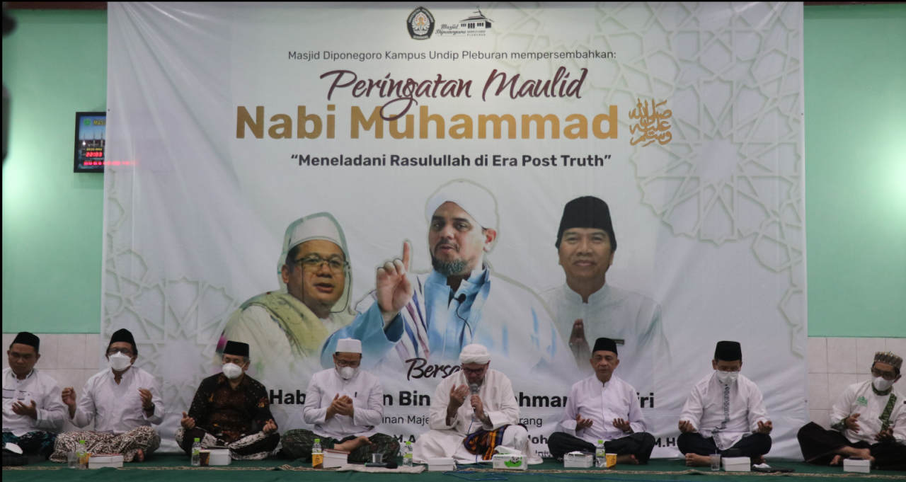 Al Habib Hasan Bin Abdurrahman Al Jufri Tausiah di Maskam UNDIP Pleburan Dalam Rangka Peringatan ...