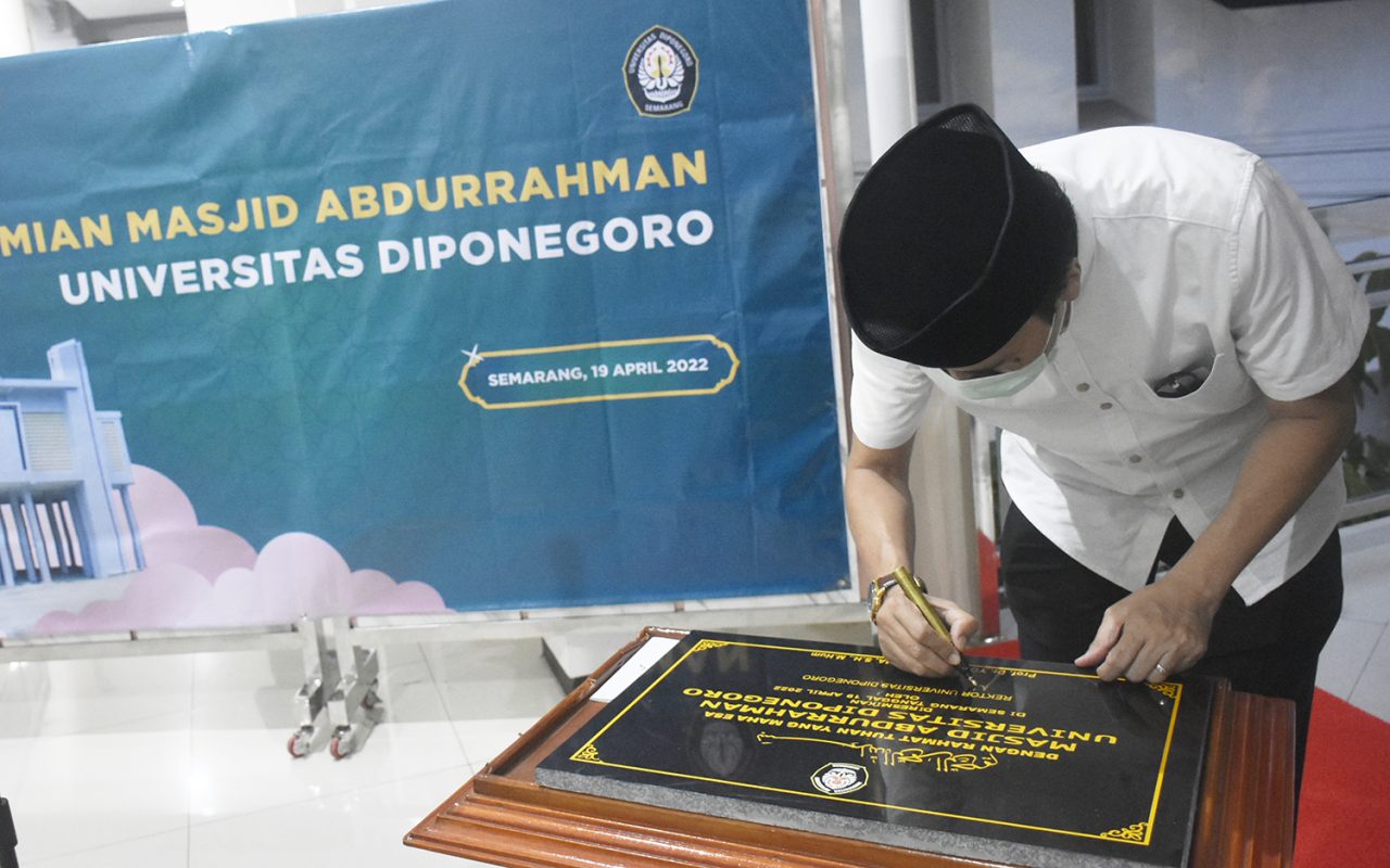 Rektor Resmikan Masjid Abdurrahman Universitas Diponegoro - Universitas ...