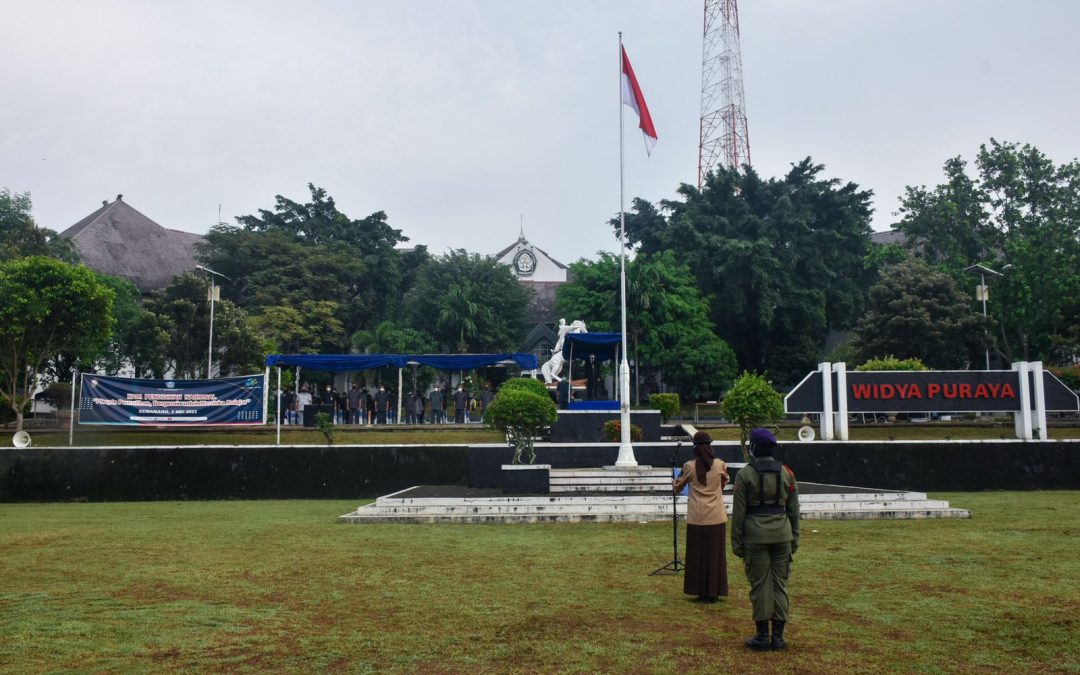 Rektor UNDIP Pimpin Upacara Bendera Hari Pendidikan Nasional 2022 ...