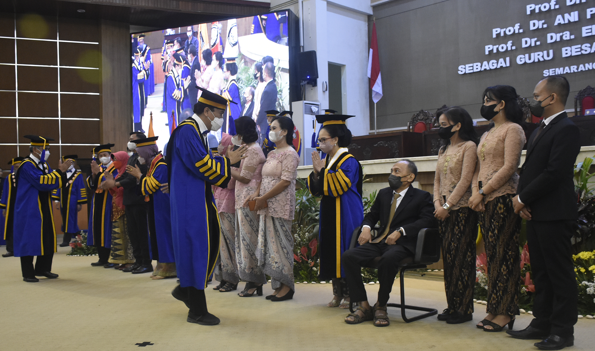 Prof. Dr. Dra. Endang Susilowati, M.A., Professor of FIB UNDIP ...