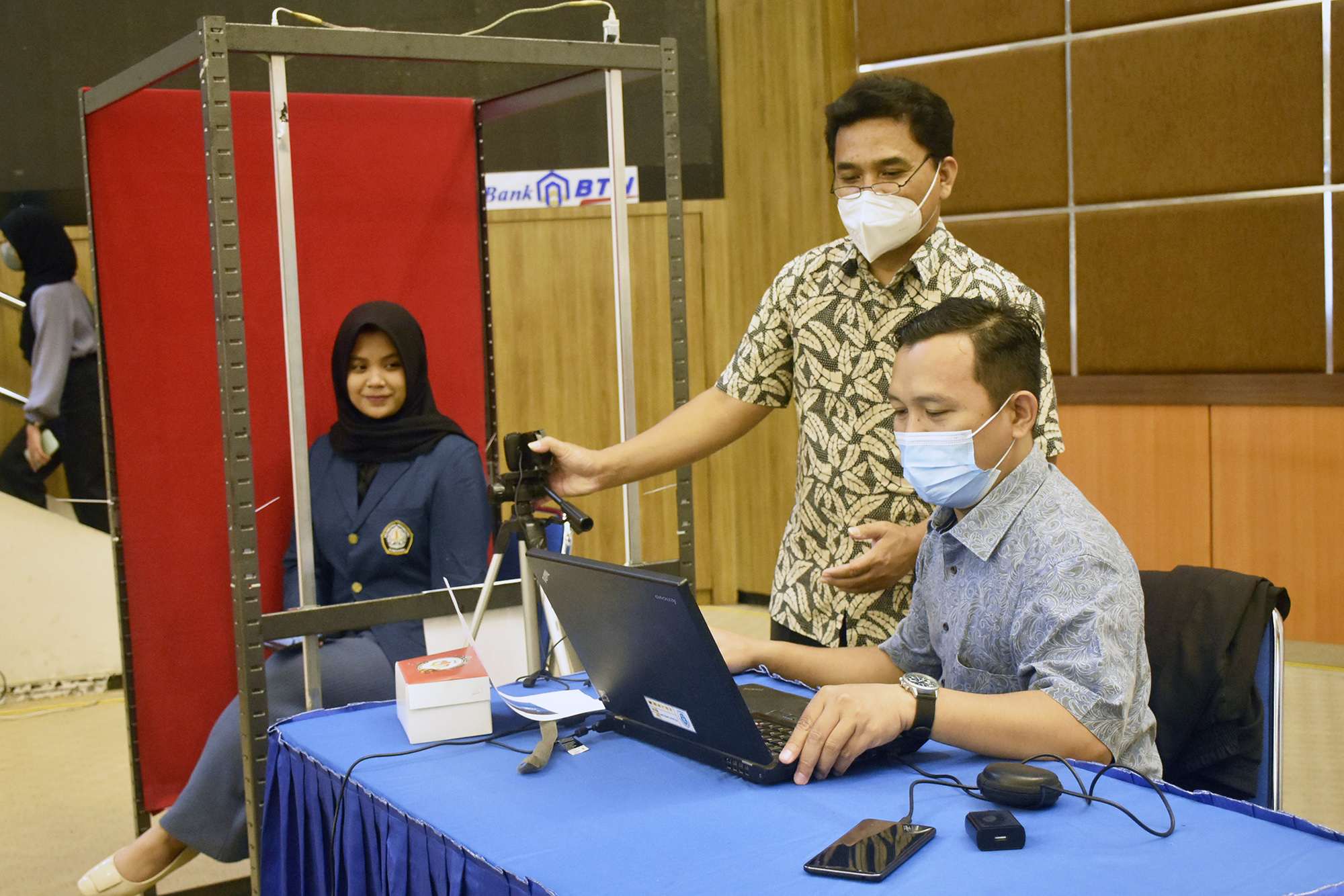 Pelayanan Prima Bagi Mahasiswa Baru UNDIP Saat Pengambilan Atribut ...