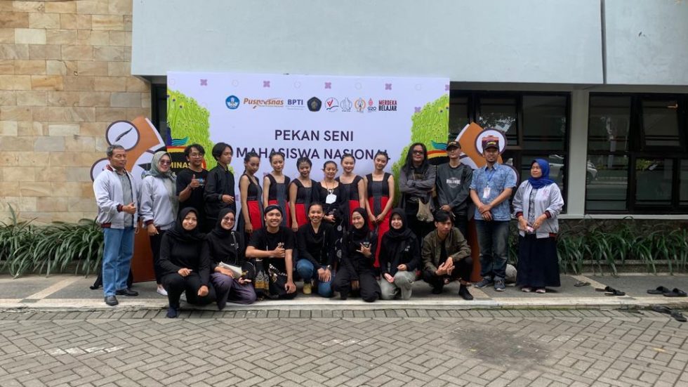 UKM KJ UNDIP Raih Juara I PEKSIMINAS 2022 Tangkai Tari Garapan - Universitas Diponegoro