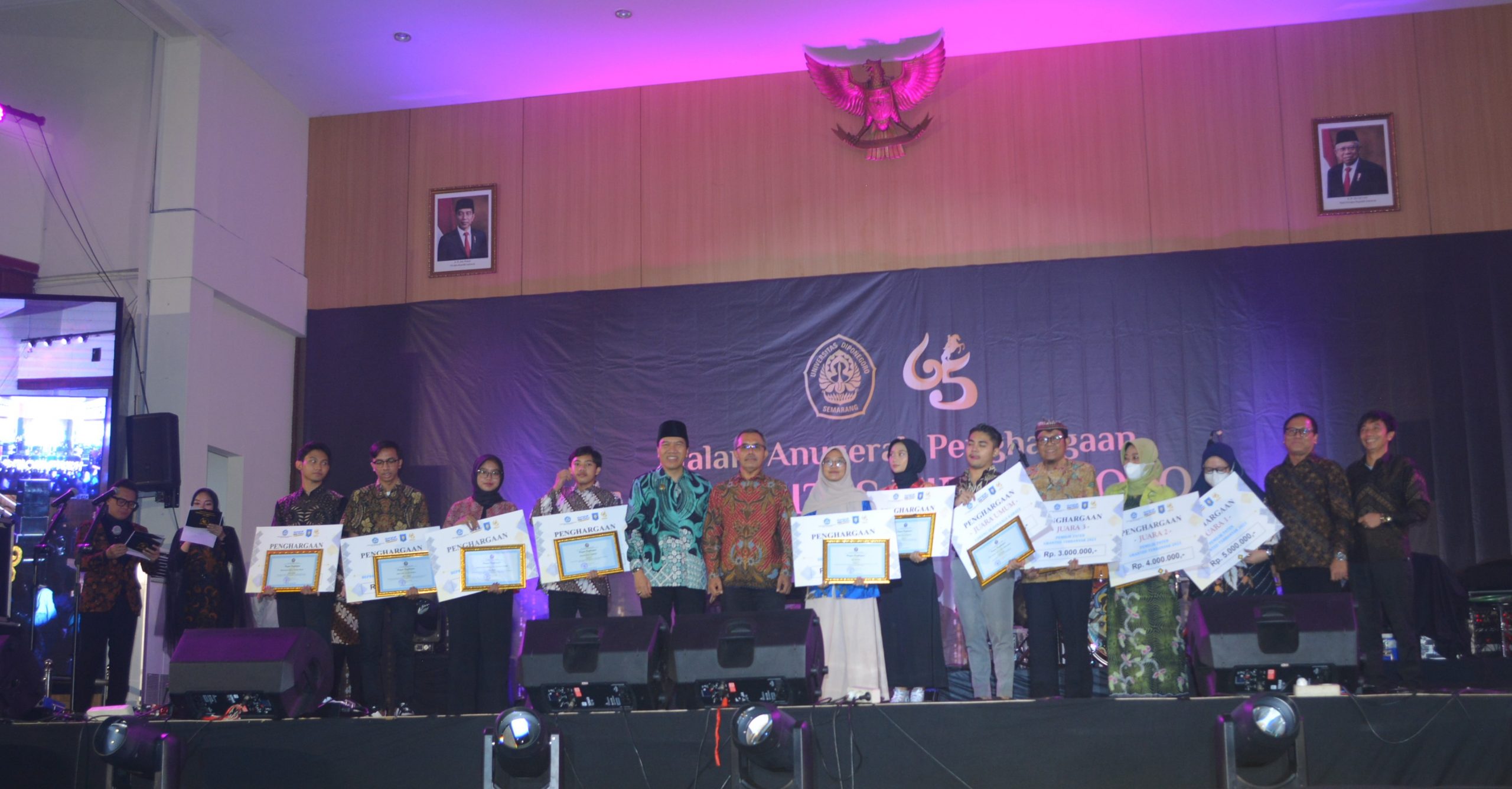 Malam Anugerah Penghargaan UNDIP 2022 Dimeriahkan Grup Band Guyon Waton ...