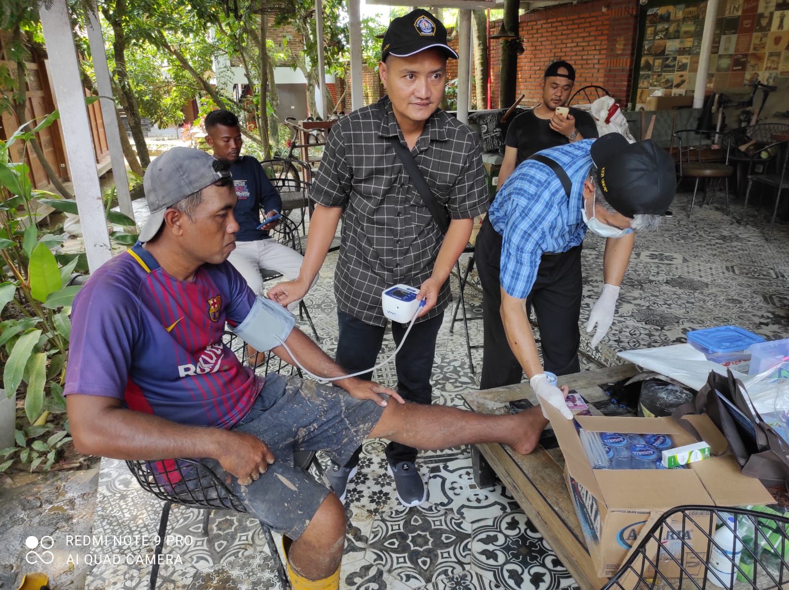 LPPM Undip Adakan Pengobatan Warga Terdampak Banjir di Rowosari ...