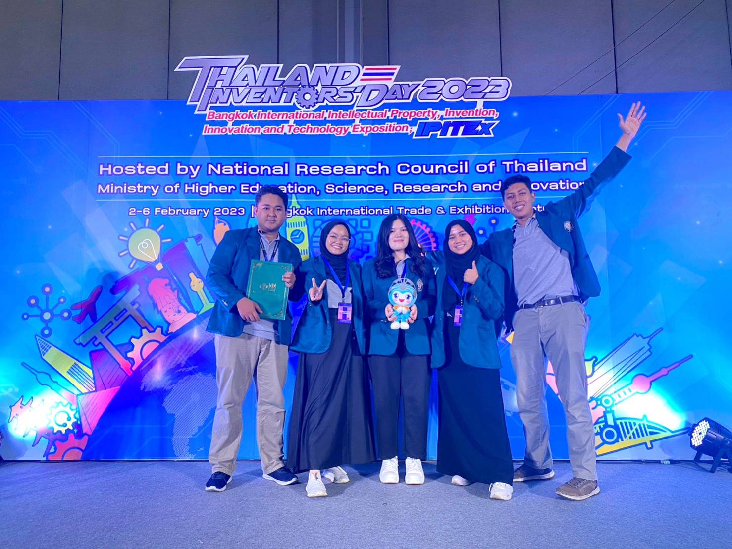 Inovasi Mahasiswa Teknik Kimia FT UNDIP Raih Medali Perak pada Thailand ...