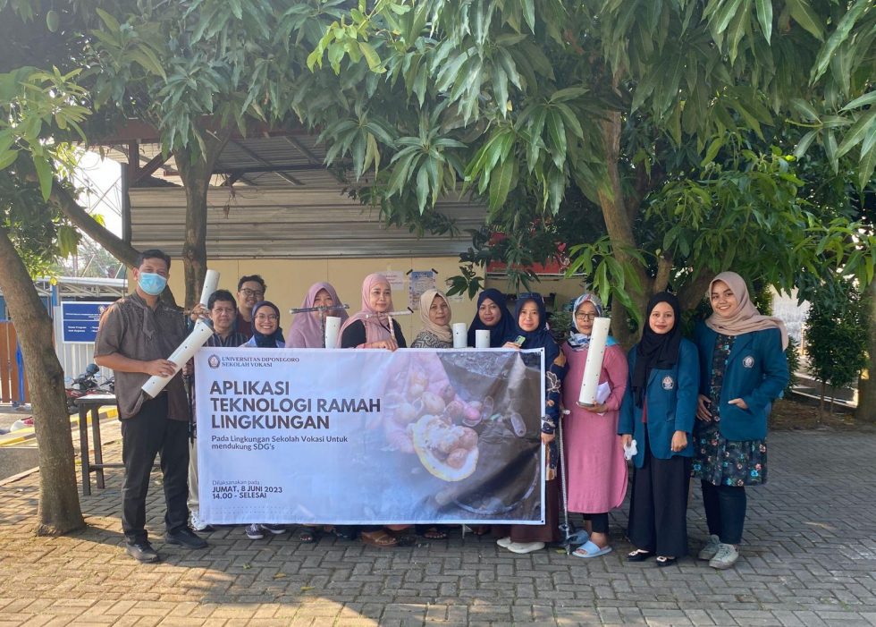 Pengenalan Teknologi Ramah Lingkungan Biopori di Sekolah Vokasi ...