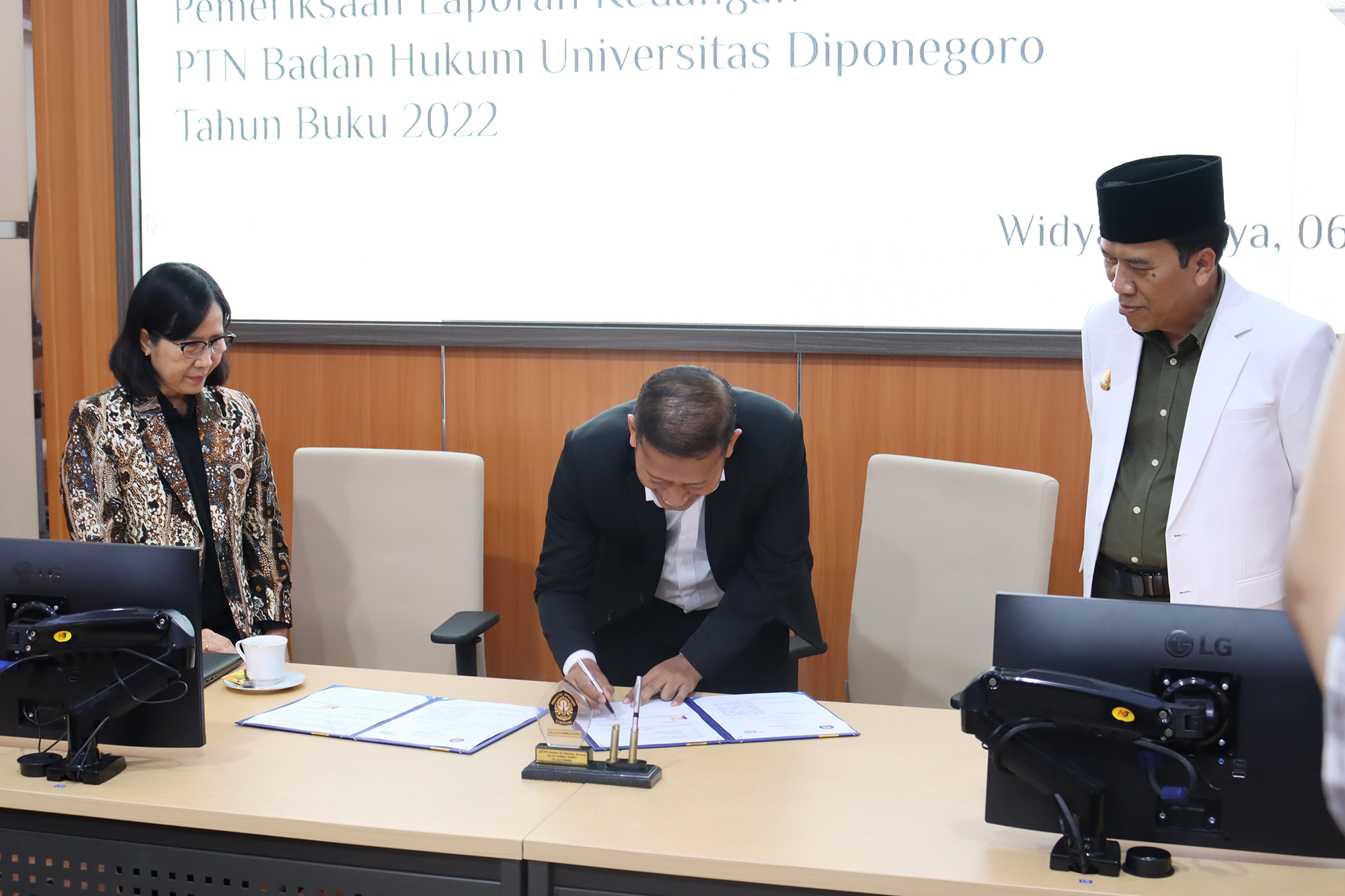 Penandatanganan Kerjasama antara FEB UNDIP dan RSM Indonesia Mendorong Implementasi MBKM ...