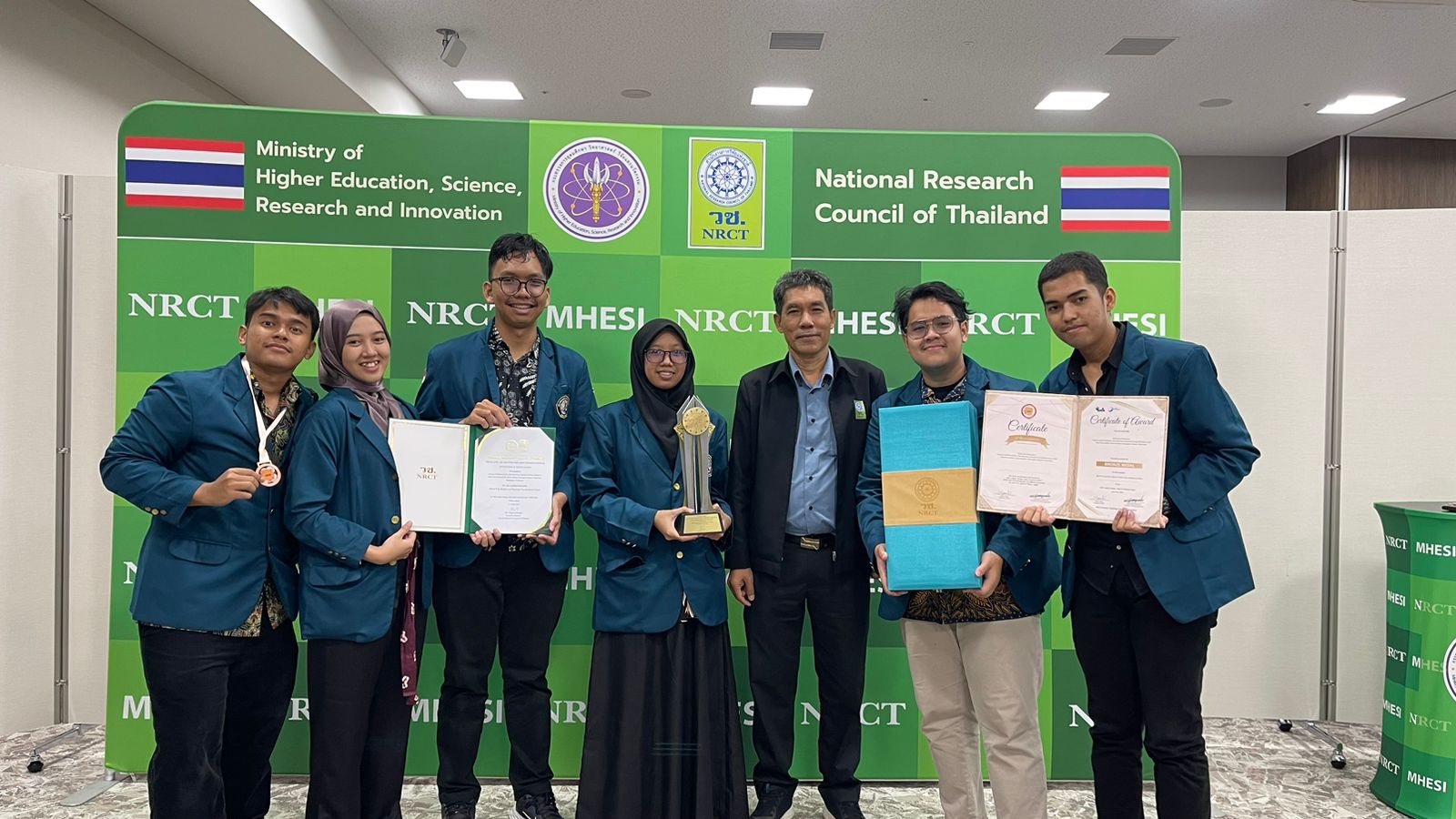 Tim BRACTS UNDIP Raih Medali Perunggu dan Penghargaan The Best ...