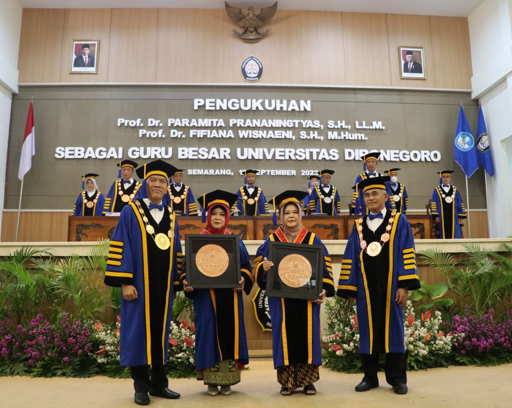 Fakultas Hukum UNDIP Tambah Dua Guru Besar - Universitas Diponegoro