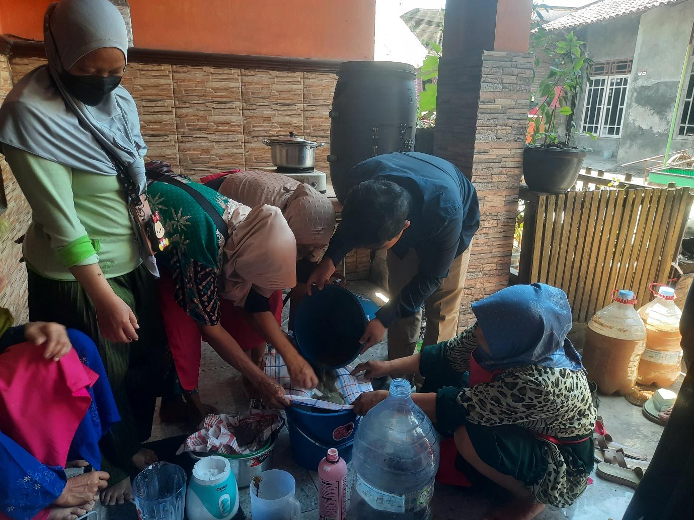 Gandeng Pemateri UNDIP pada Pelatihan Olah Jeroan Ikan menjadi Kompos ...