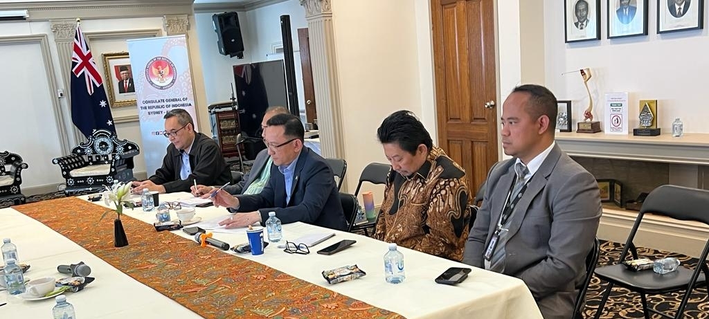 The Rector, MWA, and SA UNDIP held an audience with the Consulate ...