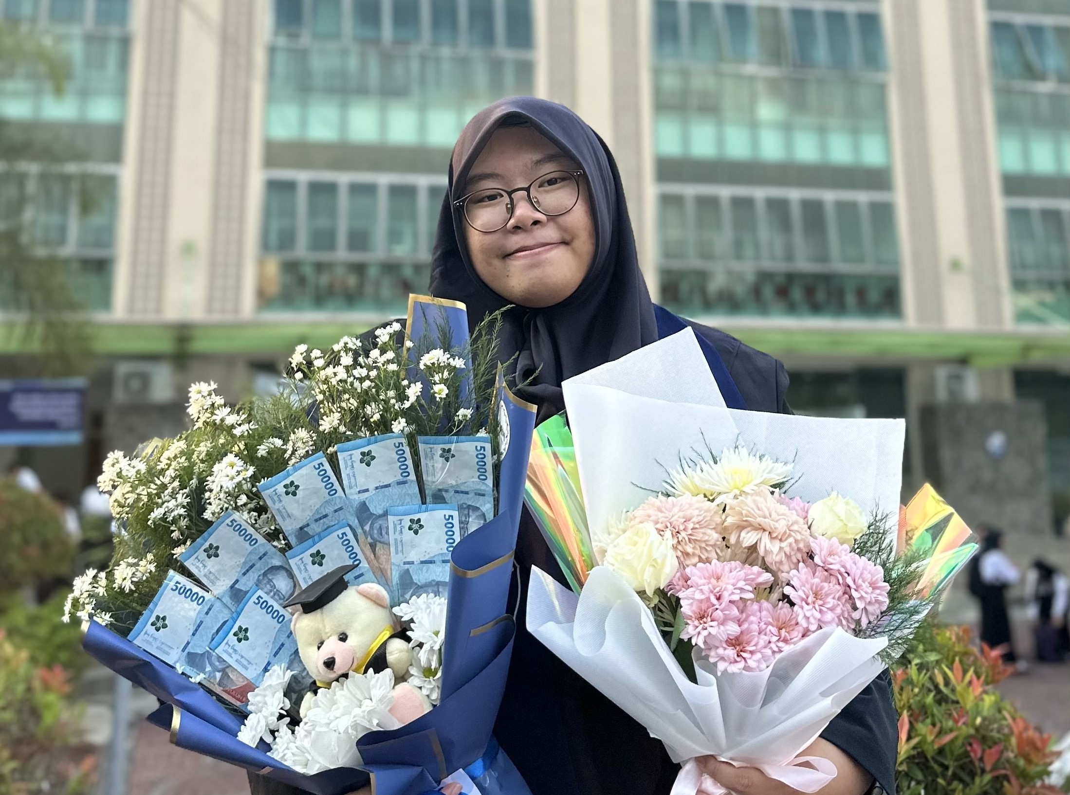 Sheila, an Outstanding Student, Graduated from the Faculty of ...