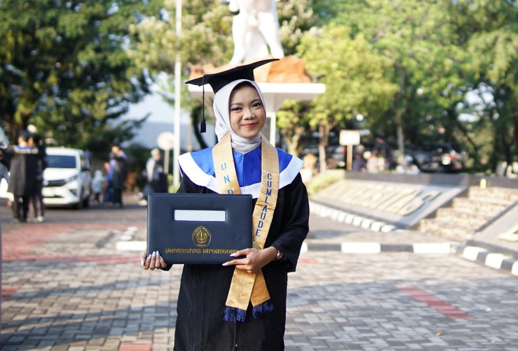 Pengalaman Berorganisasi, Freelance dan Internship Febrianti Lulusan ...