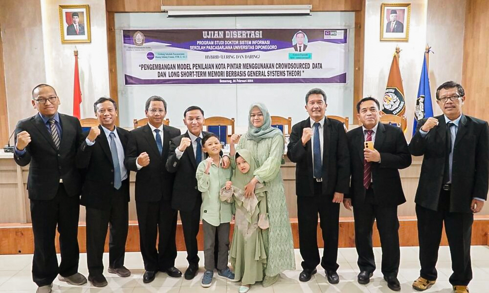 The First Undip Doctorate Graduate of Systems Information Graduated ...