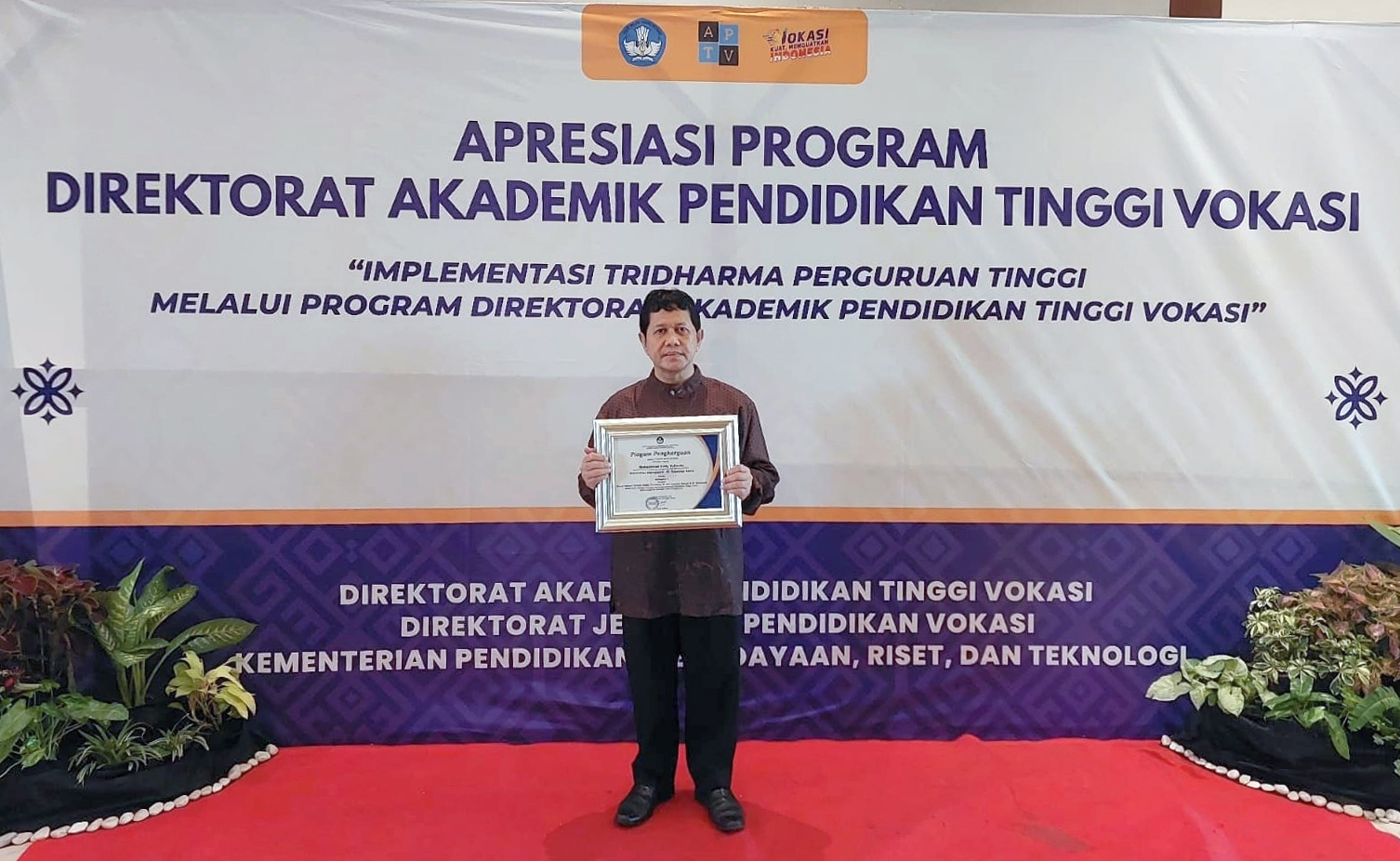 Researching Green Tea With High Cathechin, Undip Lecturer Achieved The ...