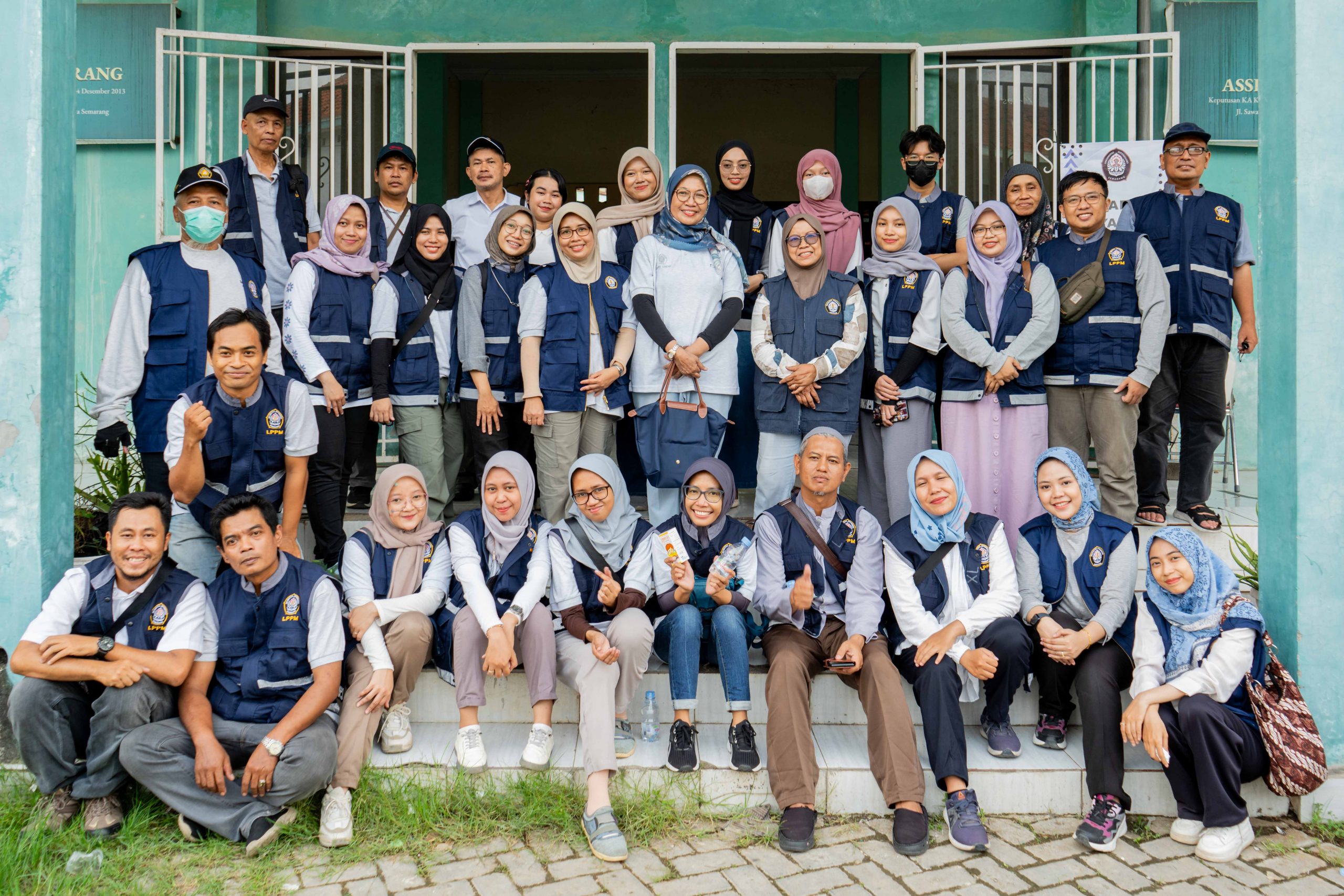 LPPM UNDIP Provides Free Treatment to Residents of the Asshodiqiyah ...