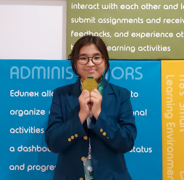 Proud! UNDIP Outstanding Student, Mutiara, Has a Myriad of Achievements ...