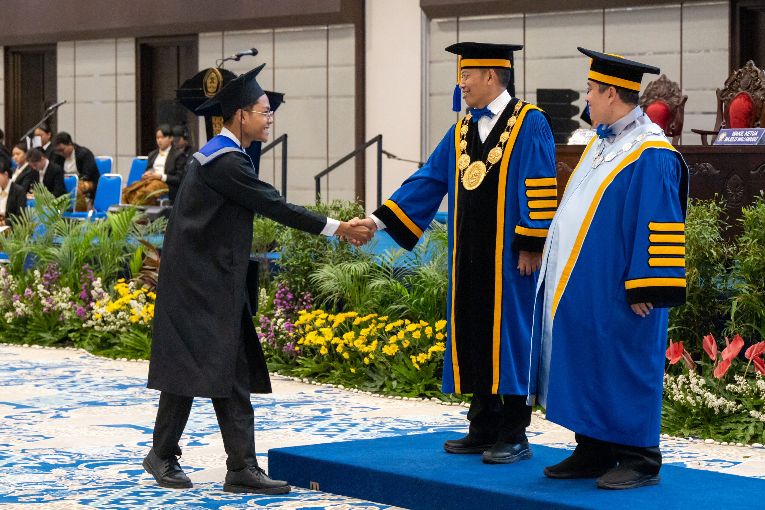 Pesan Rektor UNDIP: Terus Bergerak dan Berpikir Kreatif - Universitas ...