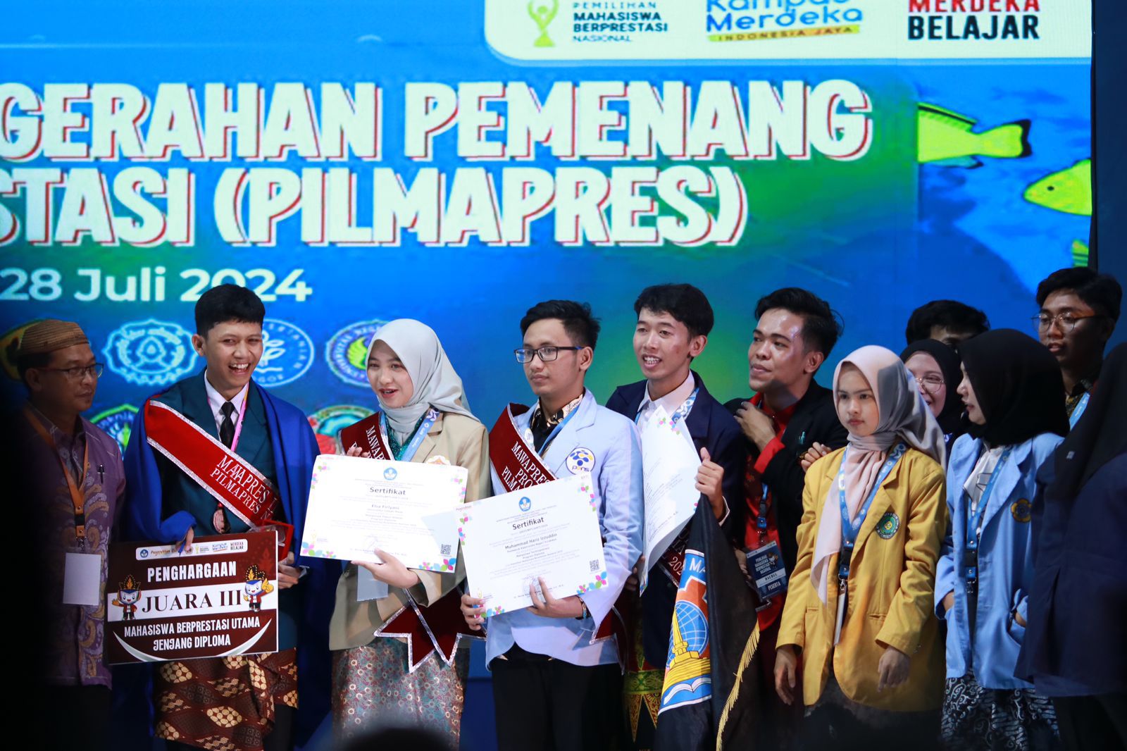 Rofik Wahyu, Mahasiswa SV UNDIP Juara 3 Pilmapres 2024 - Universitas ...