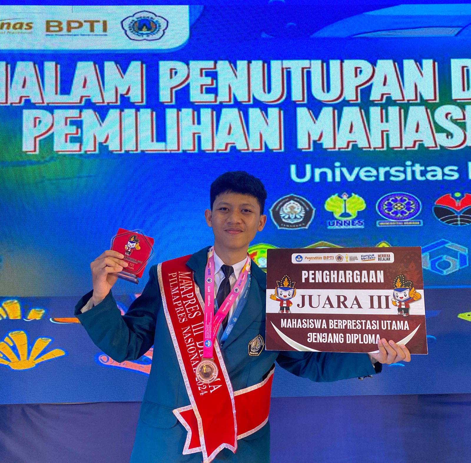 Rofik Wahyu, Mahasiswa SV UNDIP Juara 3 Pilmapres 2024 - Universitas ...