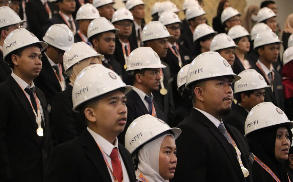 195 Insinyur Baru PSPPI FT UNDIP Ikuti Pengambilan Sumpah Insinyur ke-11 – Universitas Diponegoro