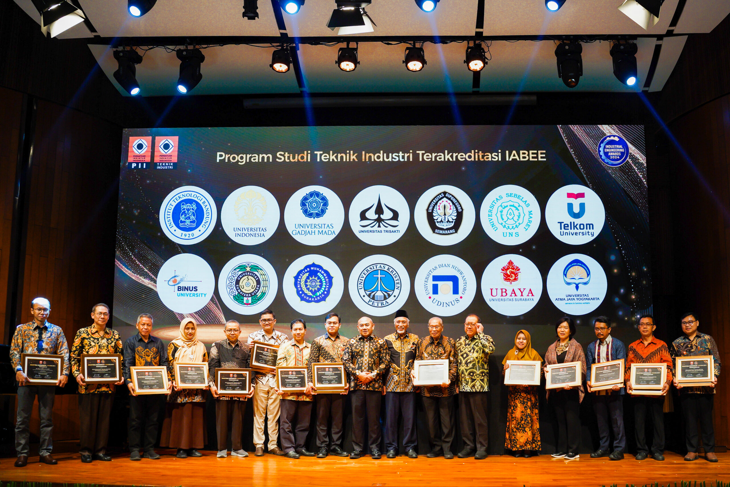 Congratulations! Prodi Teknik Industri UNDIP Terima 2 Penghargaan ...