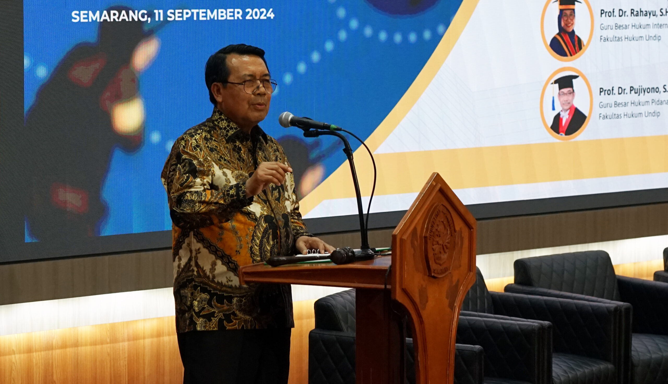 Seminar Nasional FH UNDIP “Pidana Mati Bersyarat Jalan Tengah Pro ...