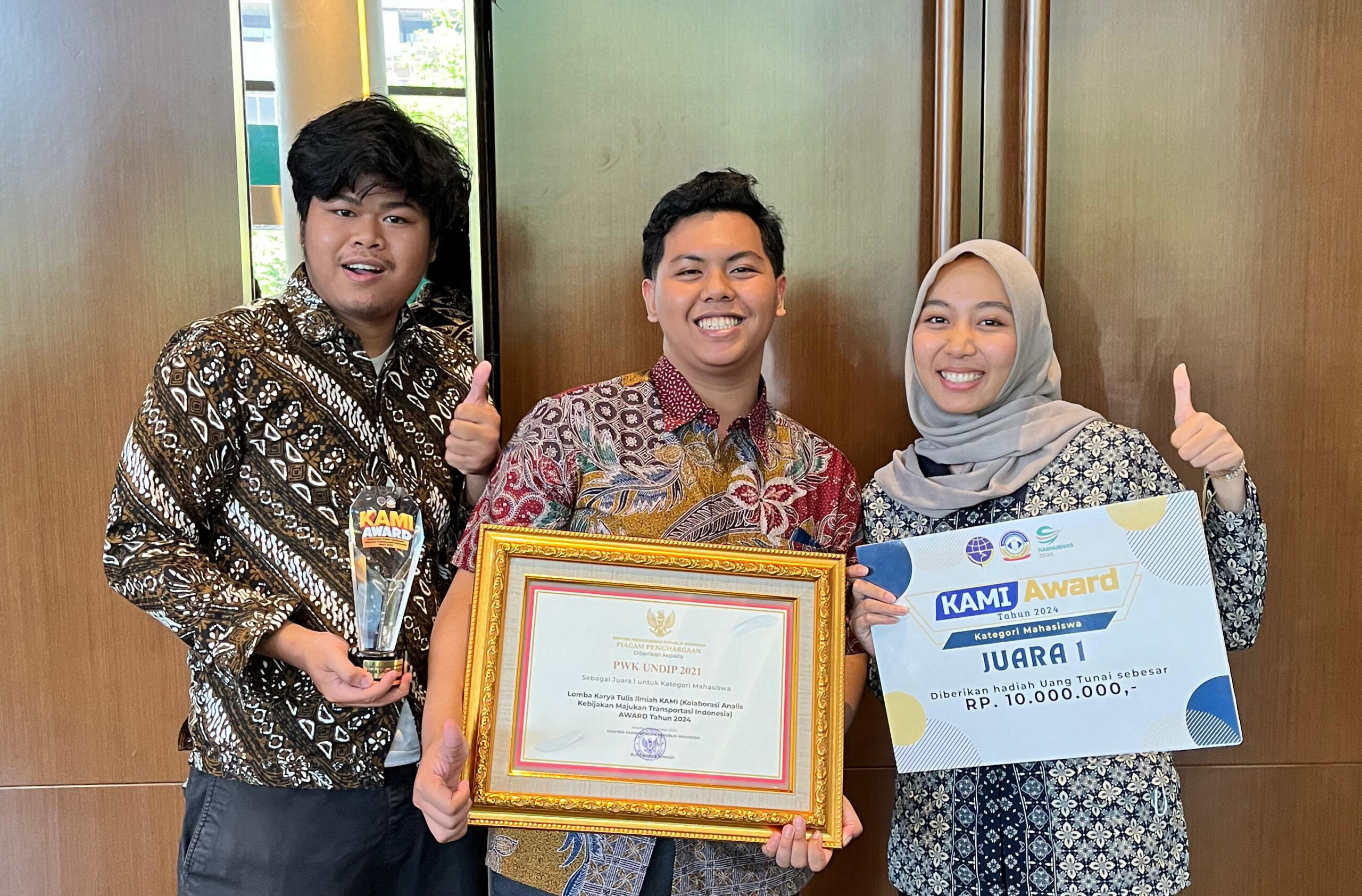 UNDIP Juara 1 KAMI Awards 2024 - Universitas Diponegoro